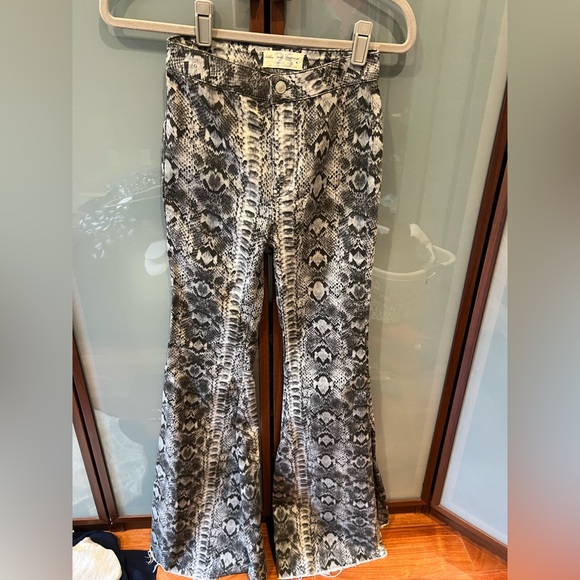 We The Free | Pants & Jumpsuits | We The Free Black And White Snake ...